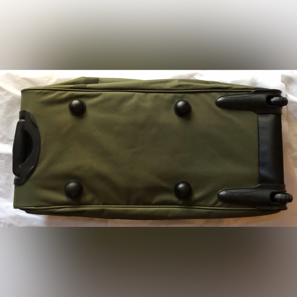 Highland Tactical | Bags | Highland Tactical Squad Rolling Duffel Bag ...